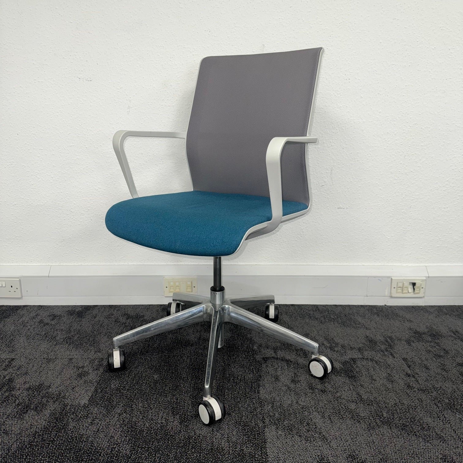 Used Senator Circo Mesh Meeting Chair - Kings Office Furniture