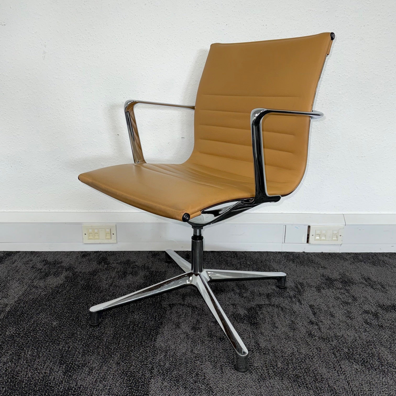 Used ICF Una Ribbed Meeting Chair - Kings Office Furniture